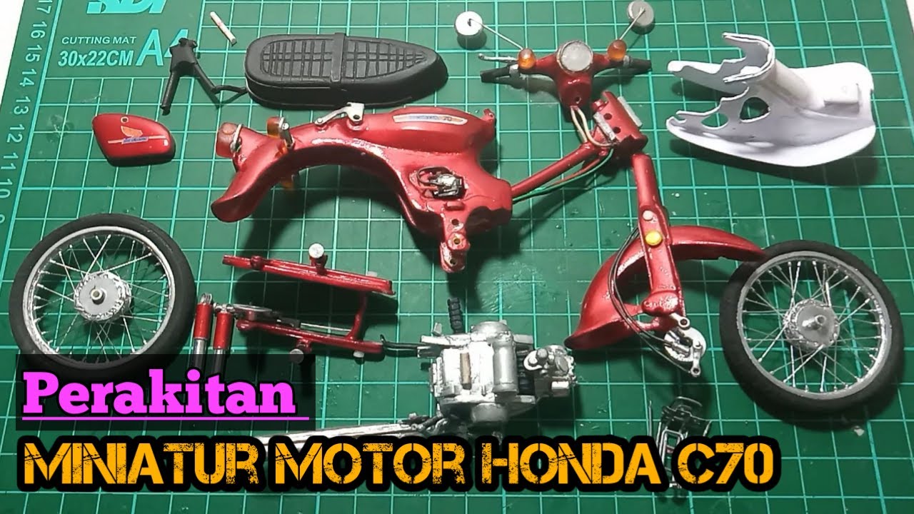Assembling miniature motorcycle Honda C70 - YouTube