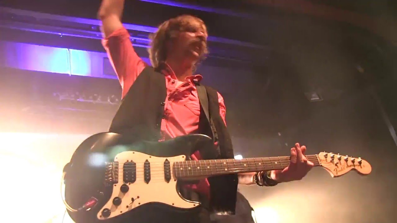 Marius Tilly - Skin's Electric (Live @ Columbia Theater Berlin 05.11. ...