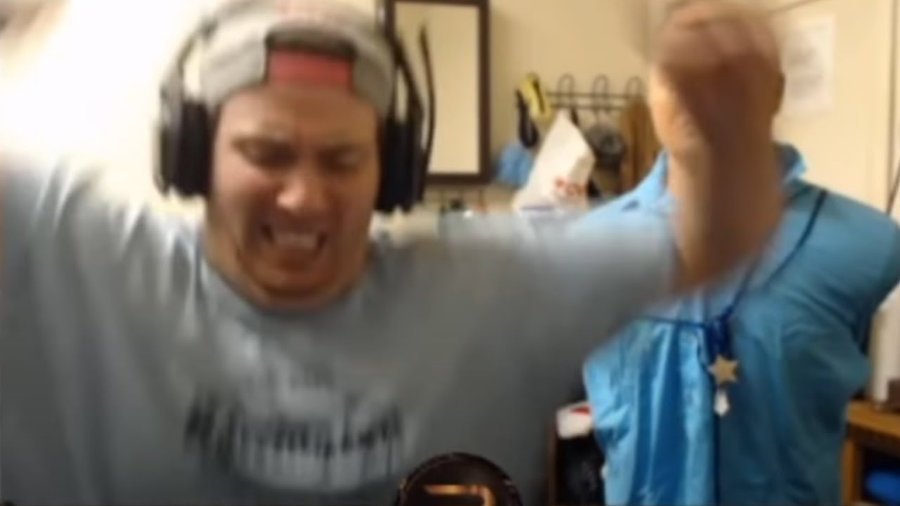 Pchooly Breaks its Desk for 1 Minute and 30 Seconds - YouTube