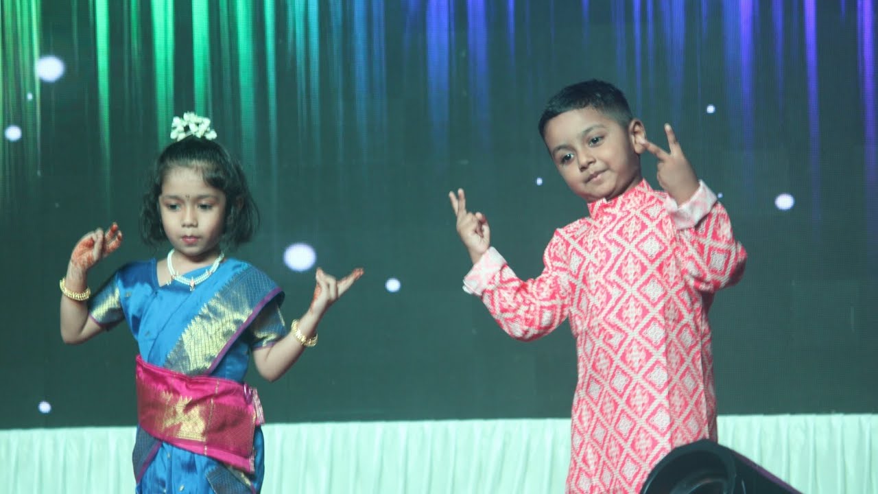 Ashwik and Eva dance - Ivle Ivle dole Bappa che - YouTube