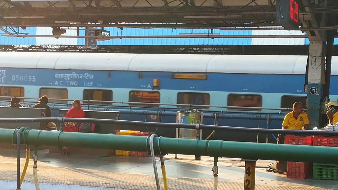 Howrah Hyderabad Express - YouTube