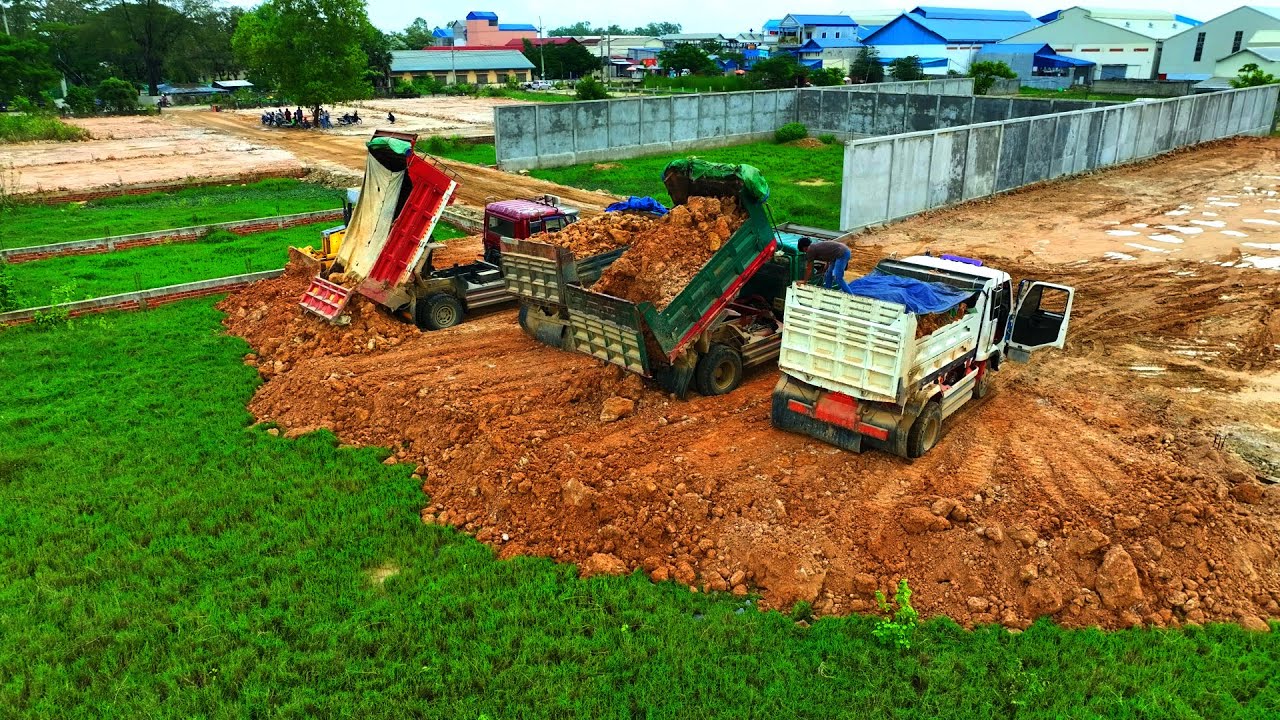 Full video!! It is impressive that the KOMATSU Dozer crew can even pour ...
