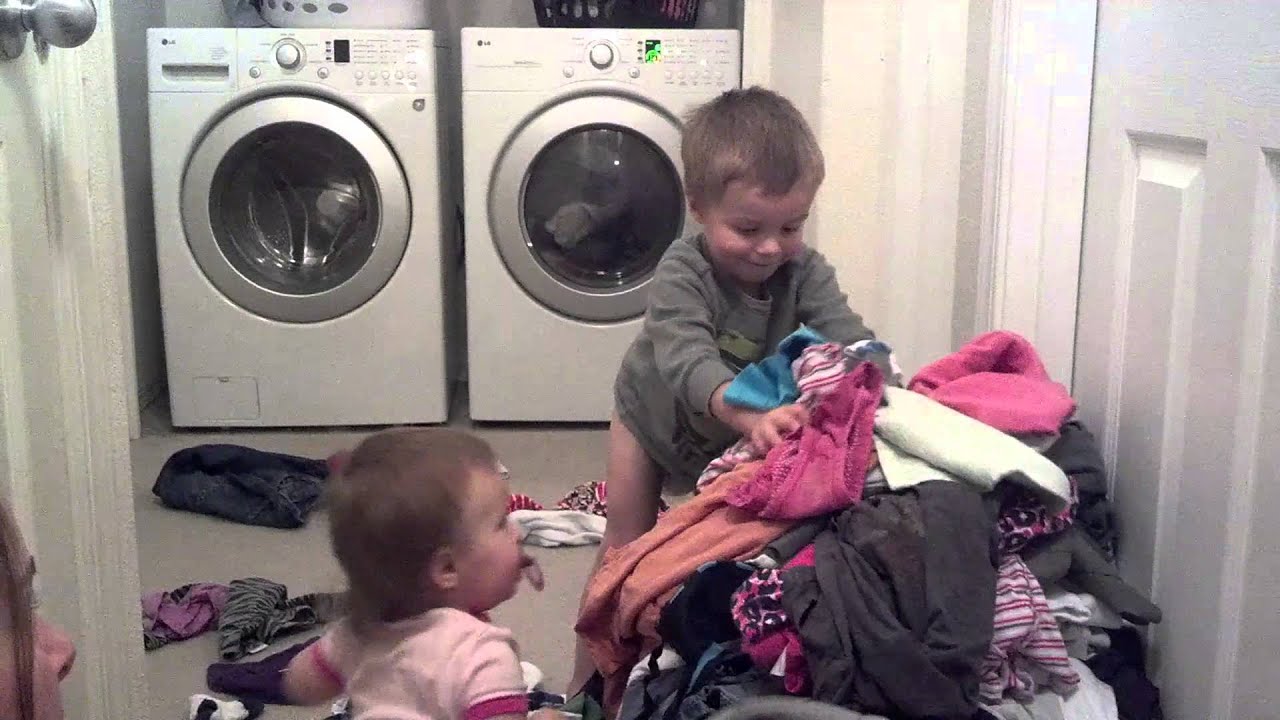 Kids helping with laundry - YouTube