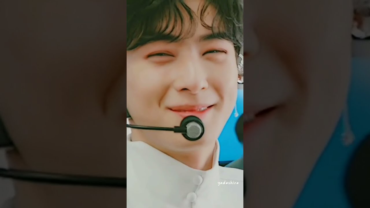 cha eun woo crying with his contact lens - YouTube