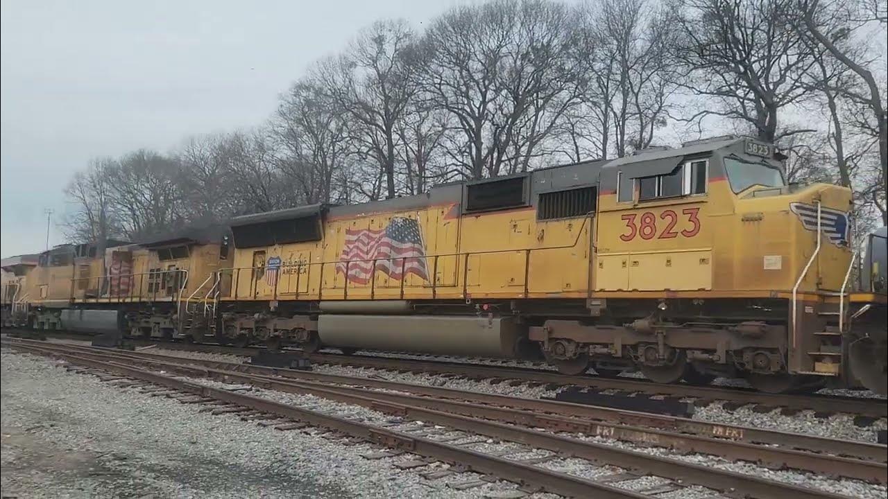 NS 26C with all UP Power and fire damage AC44 meets NS 371 with VGN 1069 at CP Bridge 2/10/23 ...