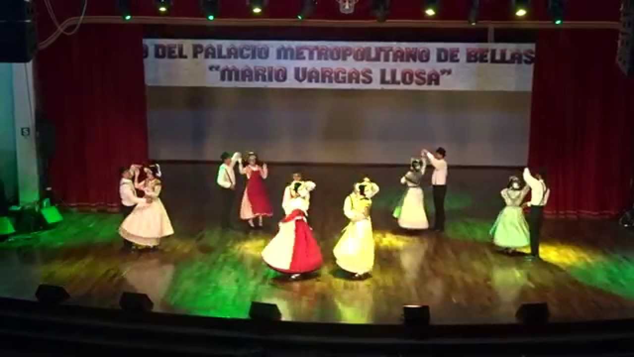 Traditional French dance "La Bourree Gannatoise" Arequipa Perou 2015 ...