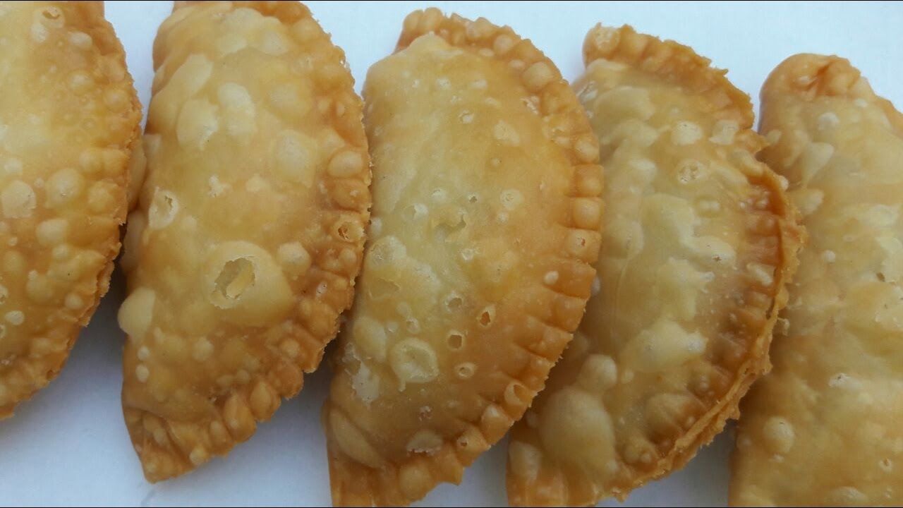 Sweet Somas. Cristmas Goan Sweet. Neureos - YouTube