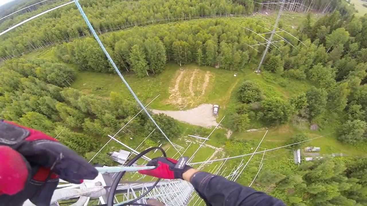 Lifting down the upper 15 meter yagi - YouTube