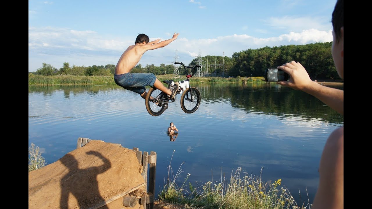 Russian Crazy Bike Jump into the water - YouTube