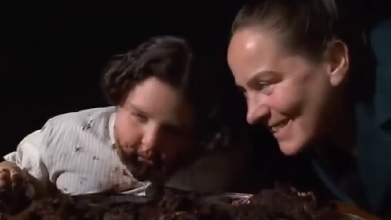 matilda escenas de tarta (tarta de chocolate) - YouTube