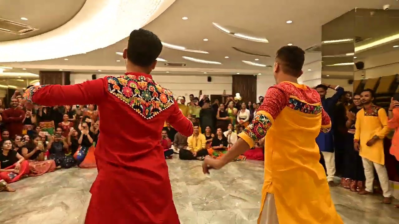 Navratri Garba Latest Bollywood Mashup Choreography | Garba Dance ...