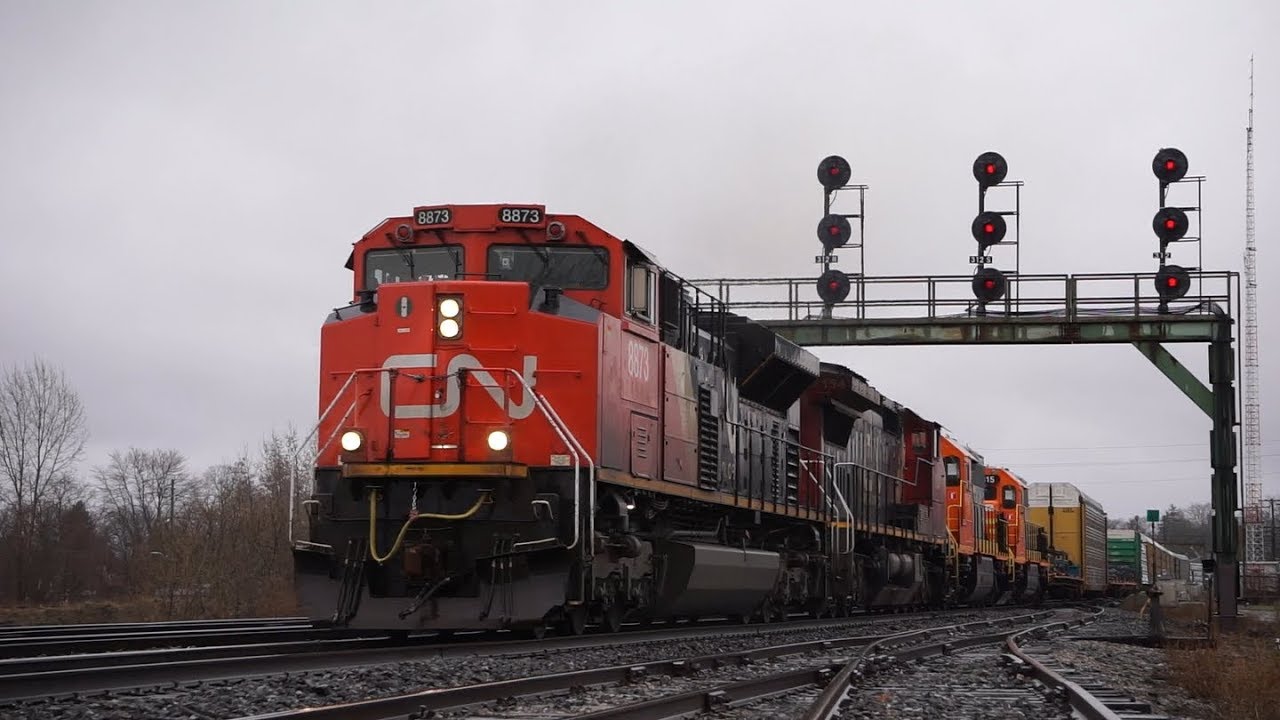 SD40-2! CN M393 - CN 8873 West at Paris Junction (April 20 2019) - YouTube