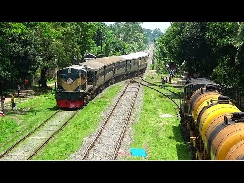 Rocket Express Train (খুলনা-সান্তাহার রুটের মেইল ট্রেন) of Bangladesh ...