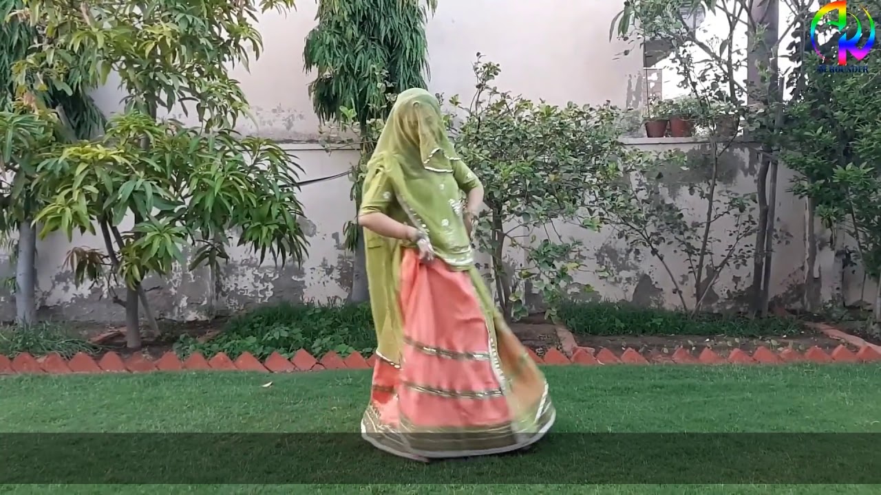 Rajsthani traditional song Royal Rajput Baisa dance .Kesar ki kyari ...