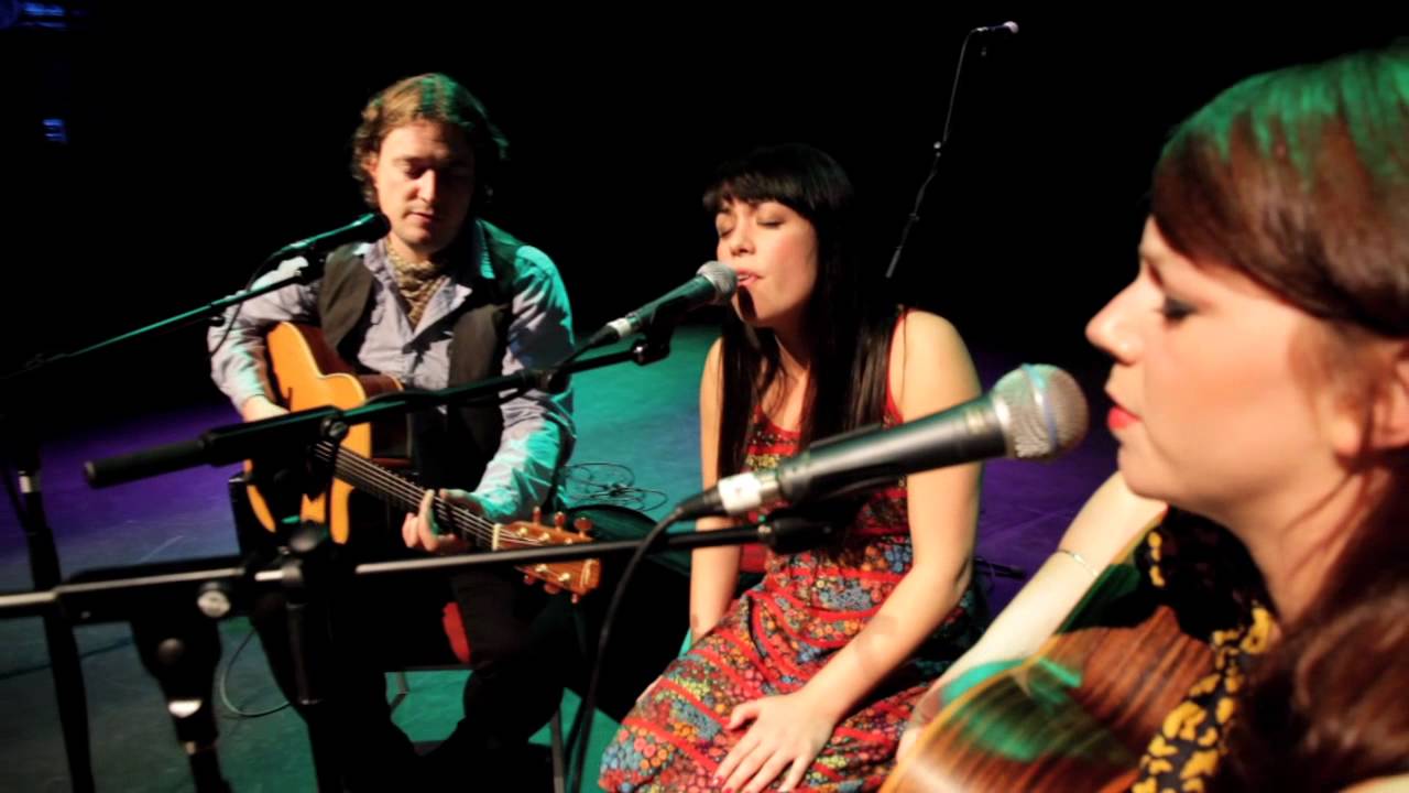 The Whileaways - Poor Ellen Smith (live recording) - YouTube