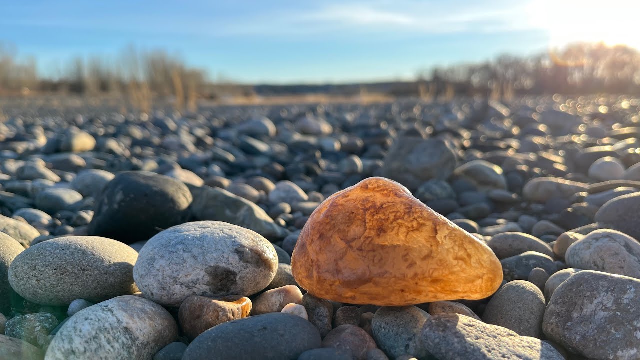 Finding PRIZED Montana GLOW STONES | Rockhounding for Agates and River ...