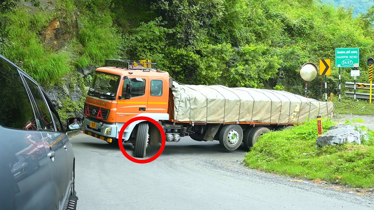 Unable To Turn : Heavy Truck Struggling For Full Turning | Lorry ...