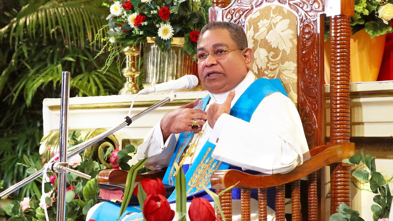 His Holiness Apostle Rohan Lalith Aponso | පල්ලියෙන් එලියට බහිනකොට ...