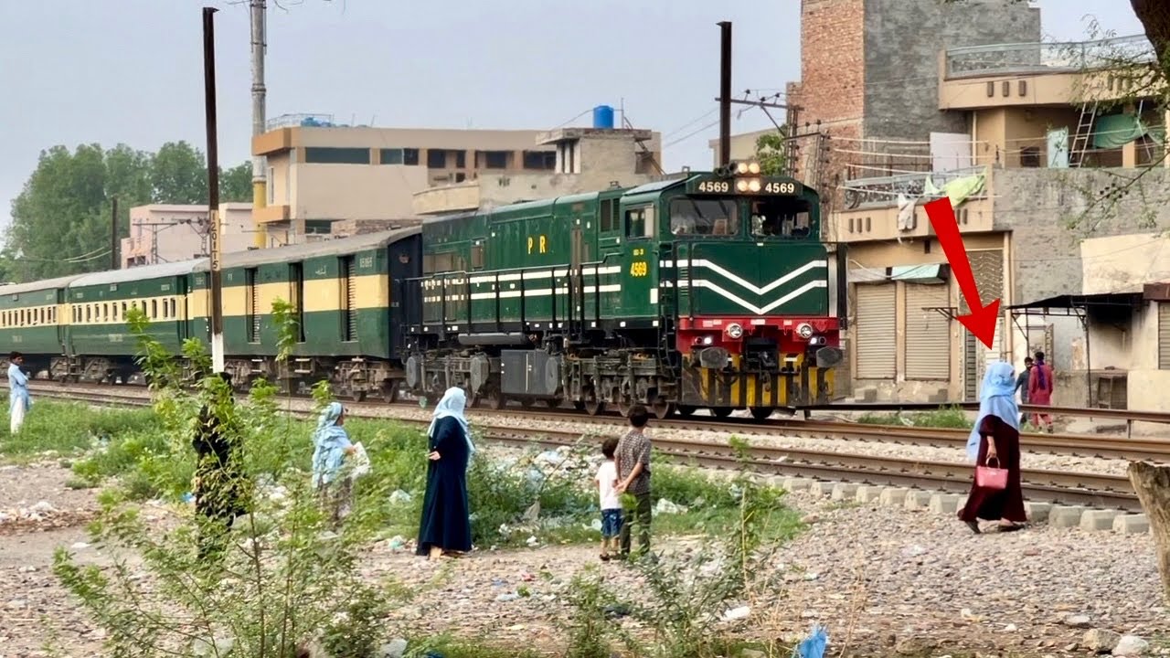 Great Speed Jaffer Express Train Passing#hellotrains 😍 - YouTube