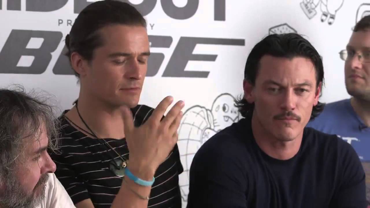 The Hobbit Cast Interviewed at Comic Con - YouTube