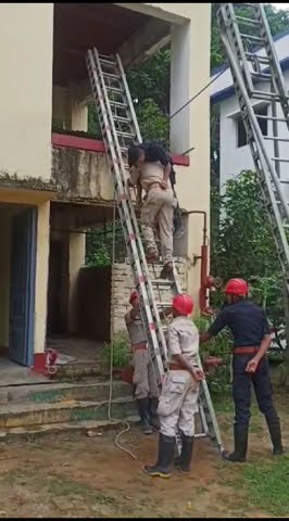 Demonstration of Fireman lift with ladder. - YouTube