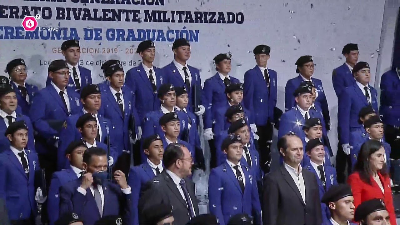 Ceremonia de graduación de la primera generación del Bachillerato ...