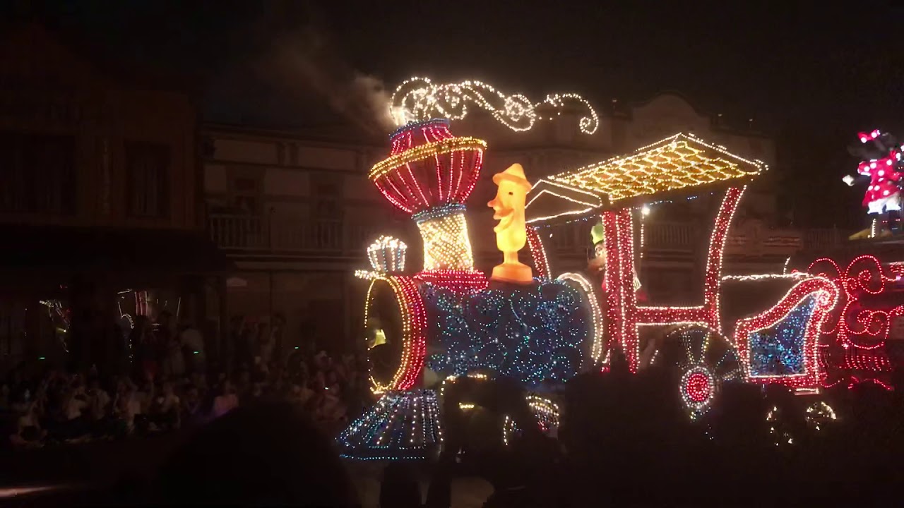Tokyo Disney parade - YouTube