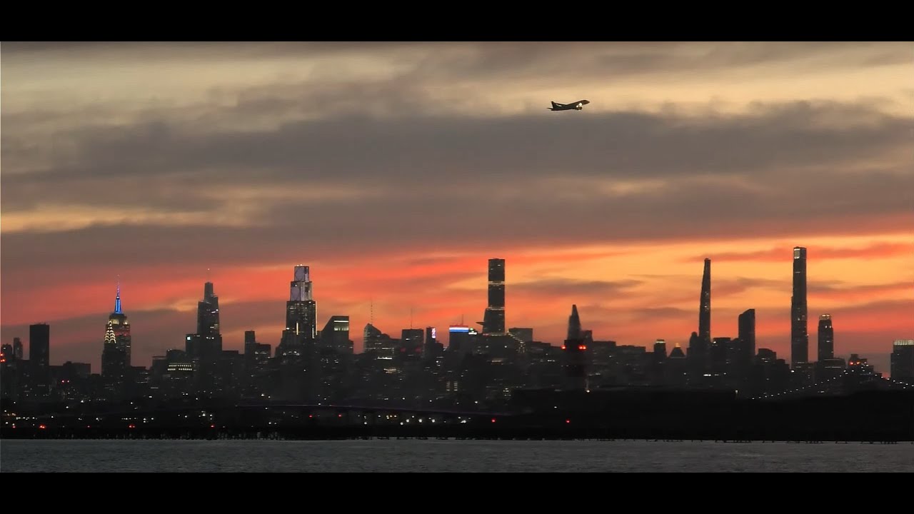 Manhattan Sunset & Scenic Aircraft Spotting LIVE +ATC LaGuardia Airport ...