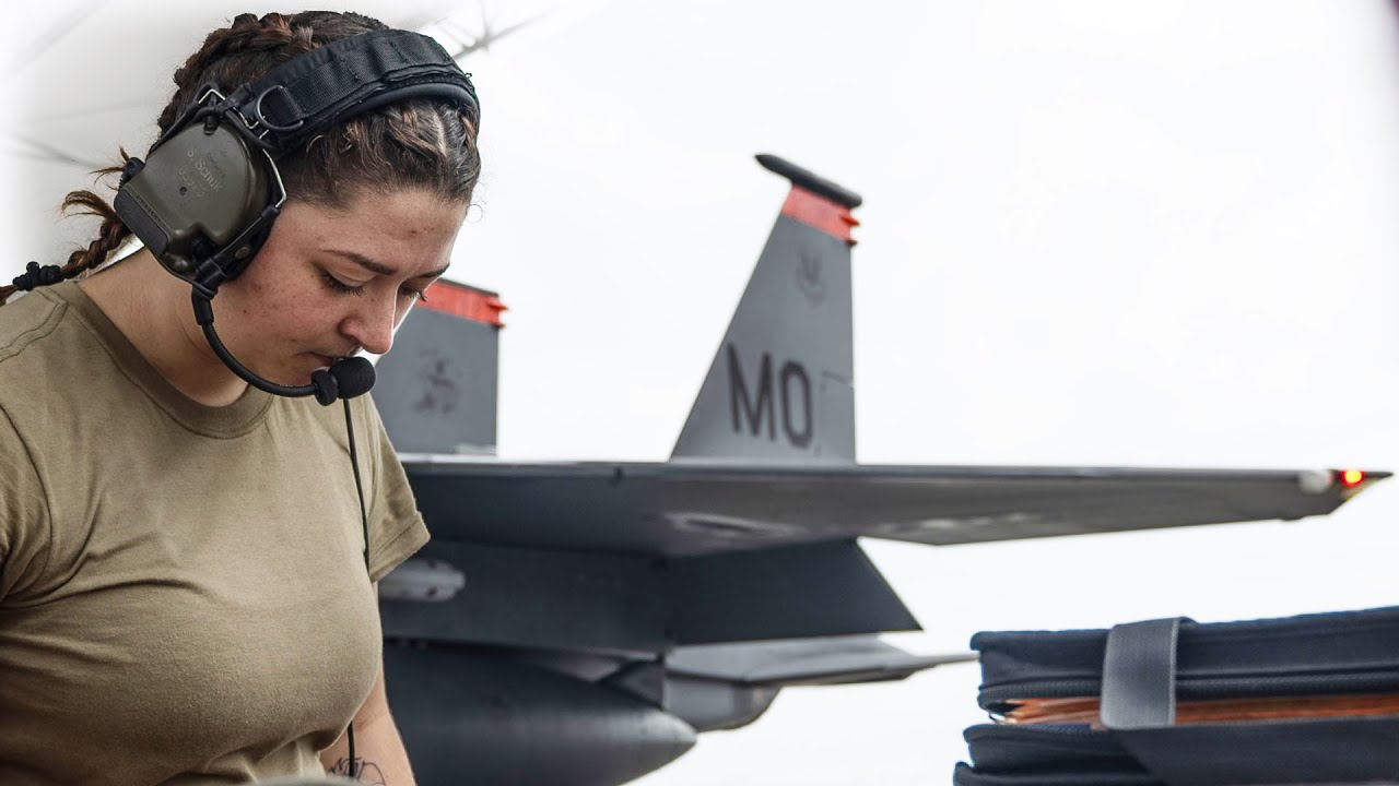 US Crew Chiefs Launching F-15E Strike Eagle Fighter Jets in Support of ...