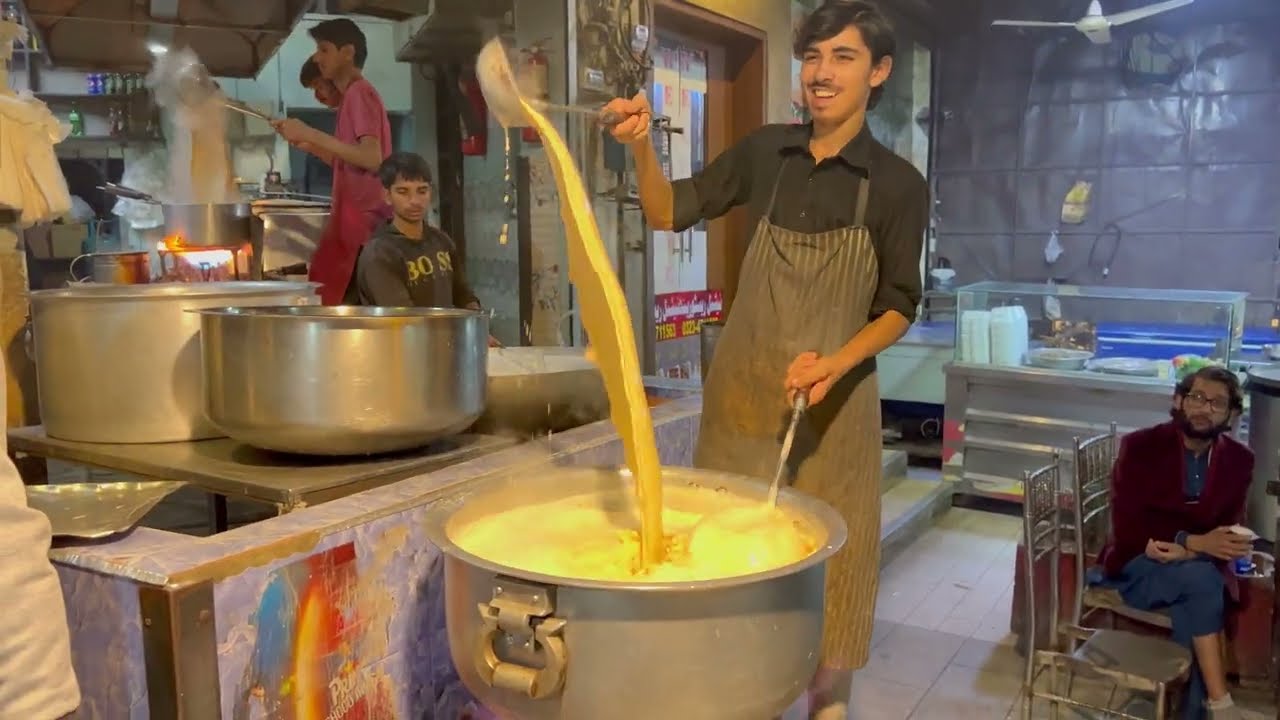Tea Making Station on Road Side | Pakistan's Most Famous Tea Making ...