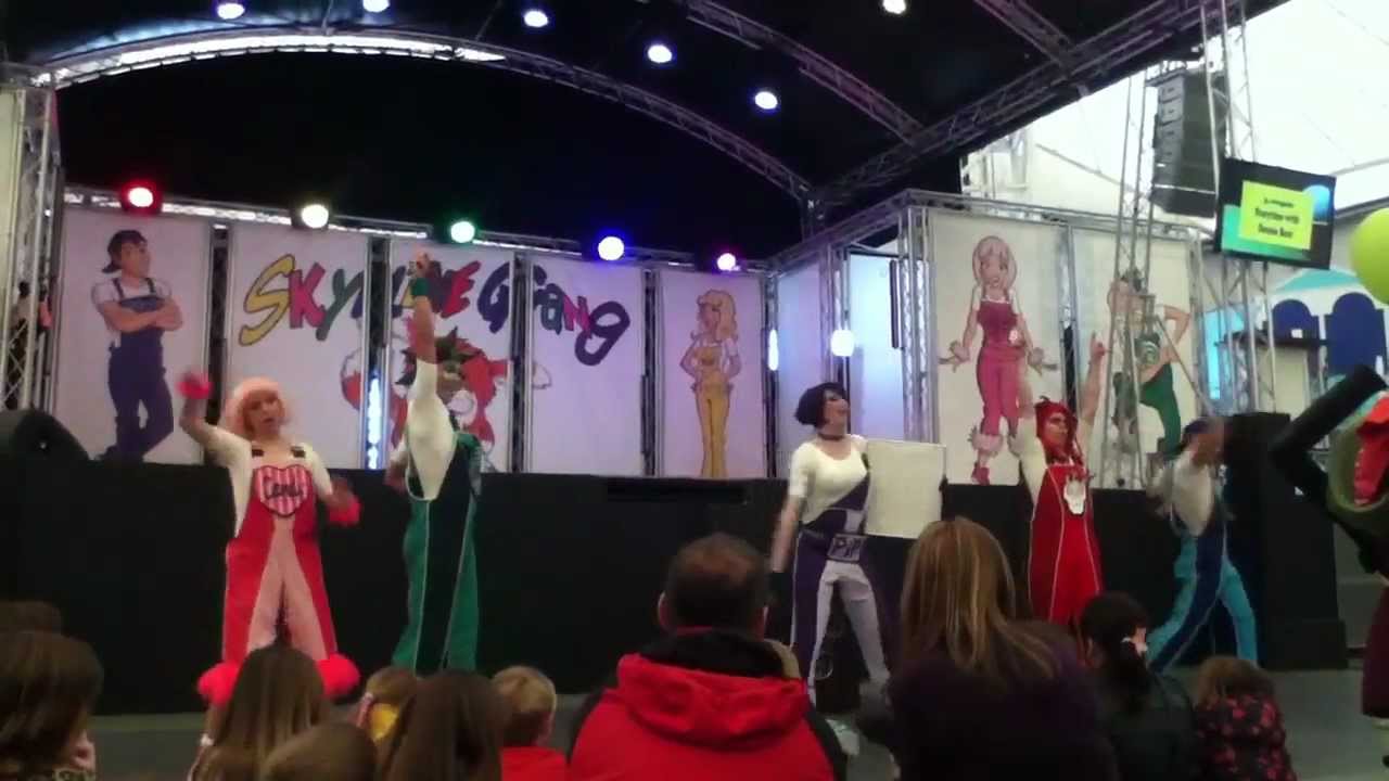 Skyline Gang magic show Minehead Butlins feb 2012 - YouTube