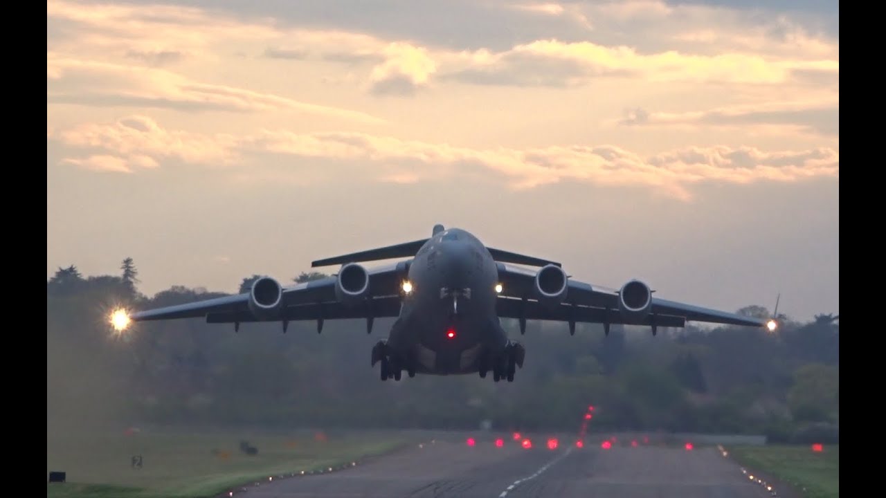 C-17 Spectacular Head-On Takeoff at Sunset - YouTube