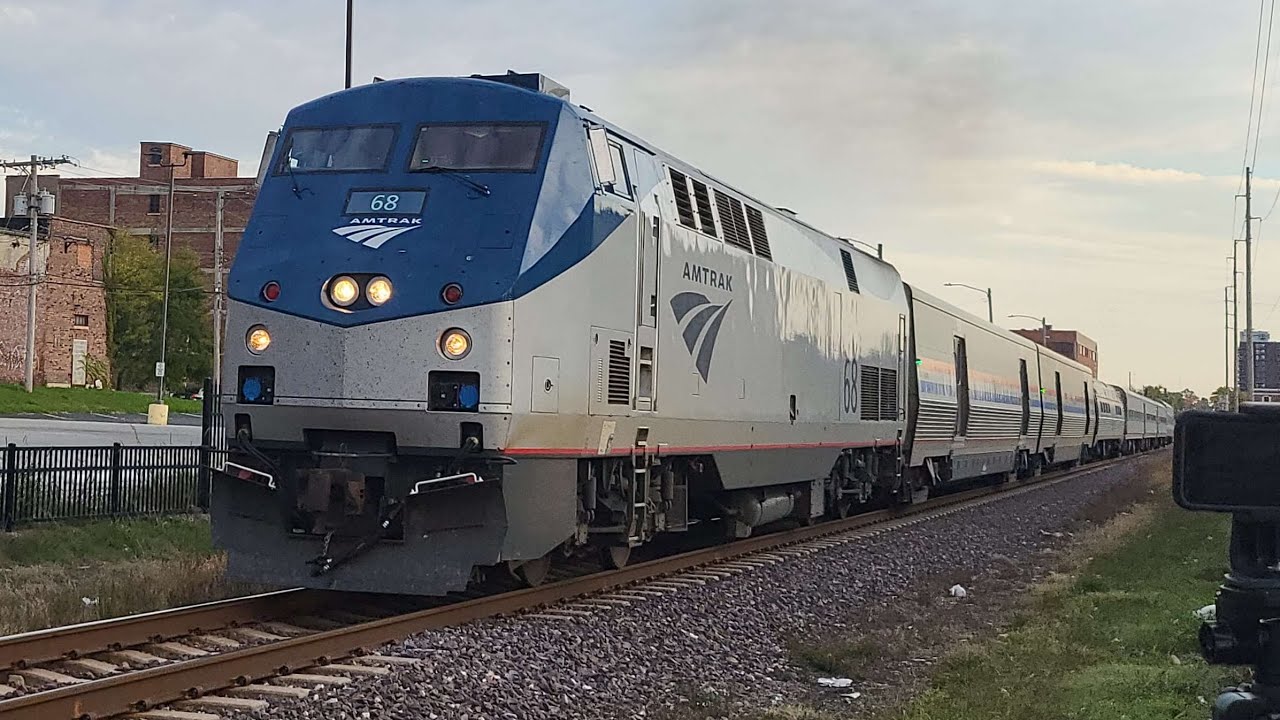 UP and Amtrak in Springfield, IL - YouTube
