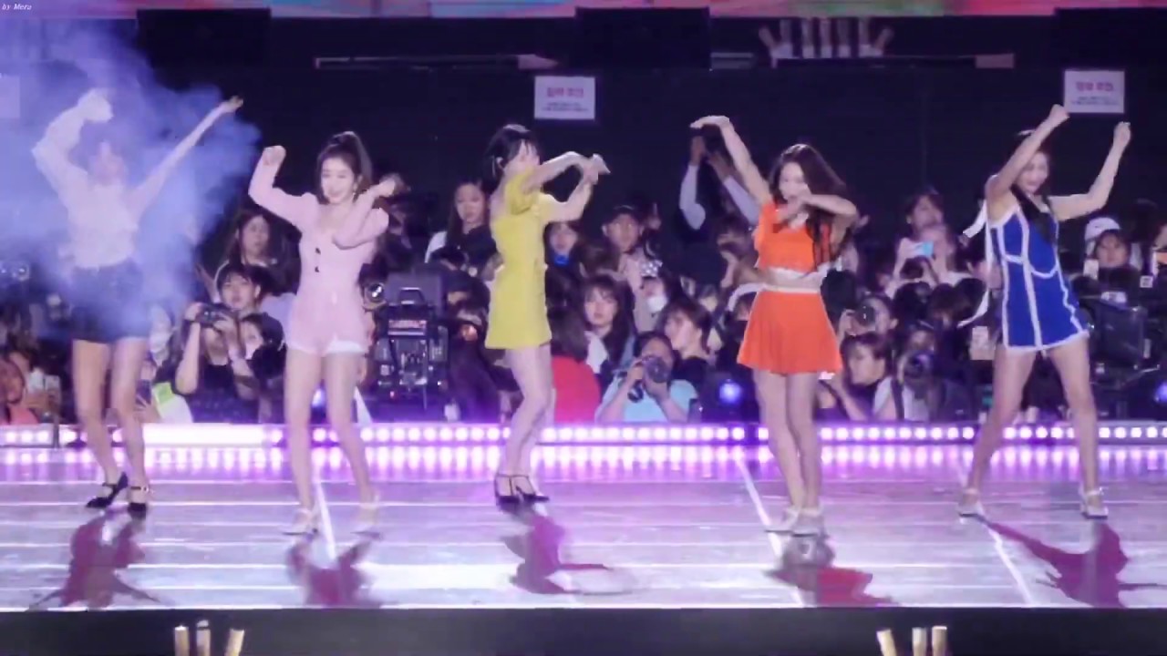 Joy Scared Of Fireworks😢 #joy #redvelvet - YouTube