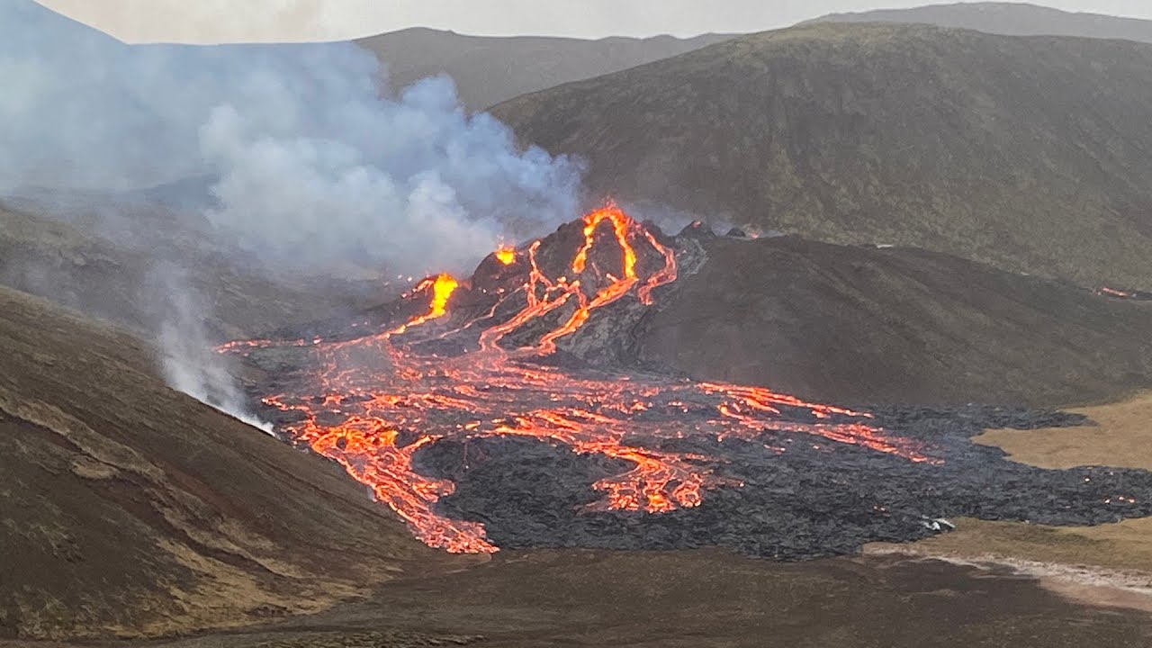 Eldgos á Reykjanesskaga - YouTube
