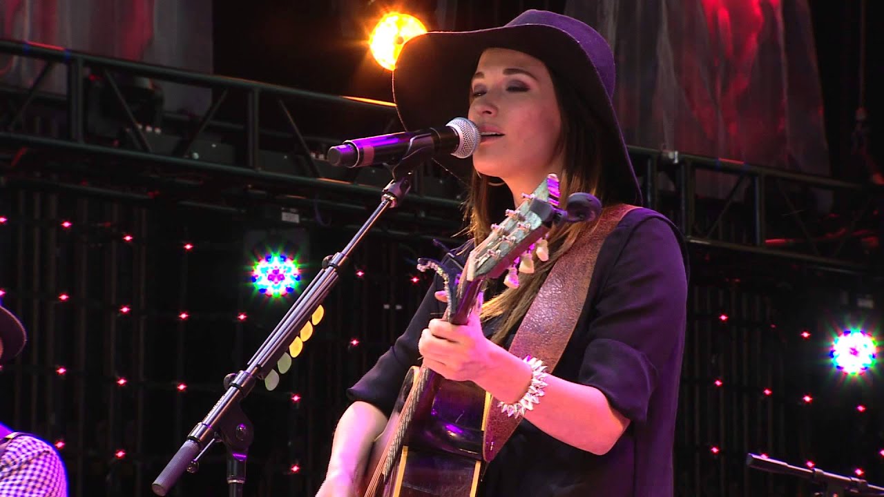 Kacey Musgraves - The Trailer Song (Live at Farm Aid 2013) - YouTube