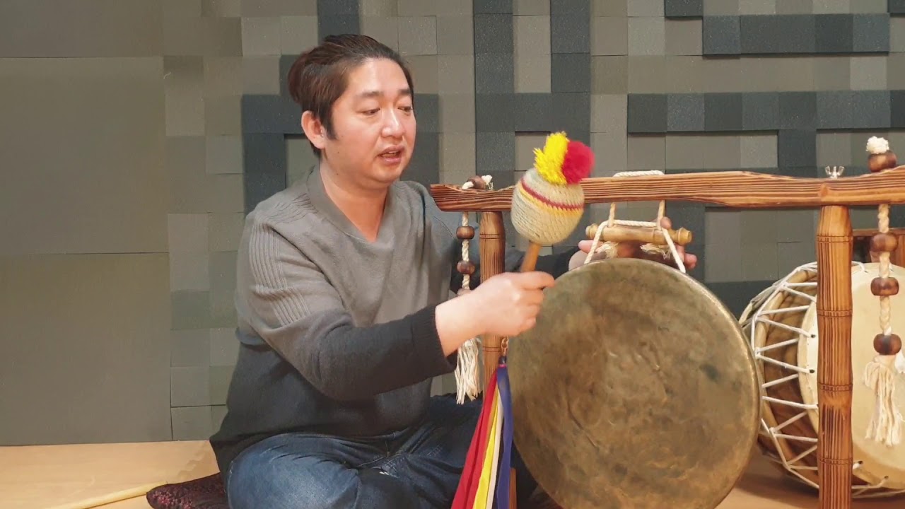 사물놀이 징 배우기 (징이 흔들린다구요? ) / Korean traditional instrument-jing - YouTube