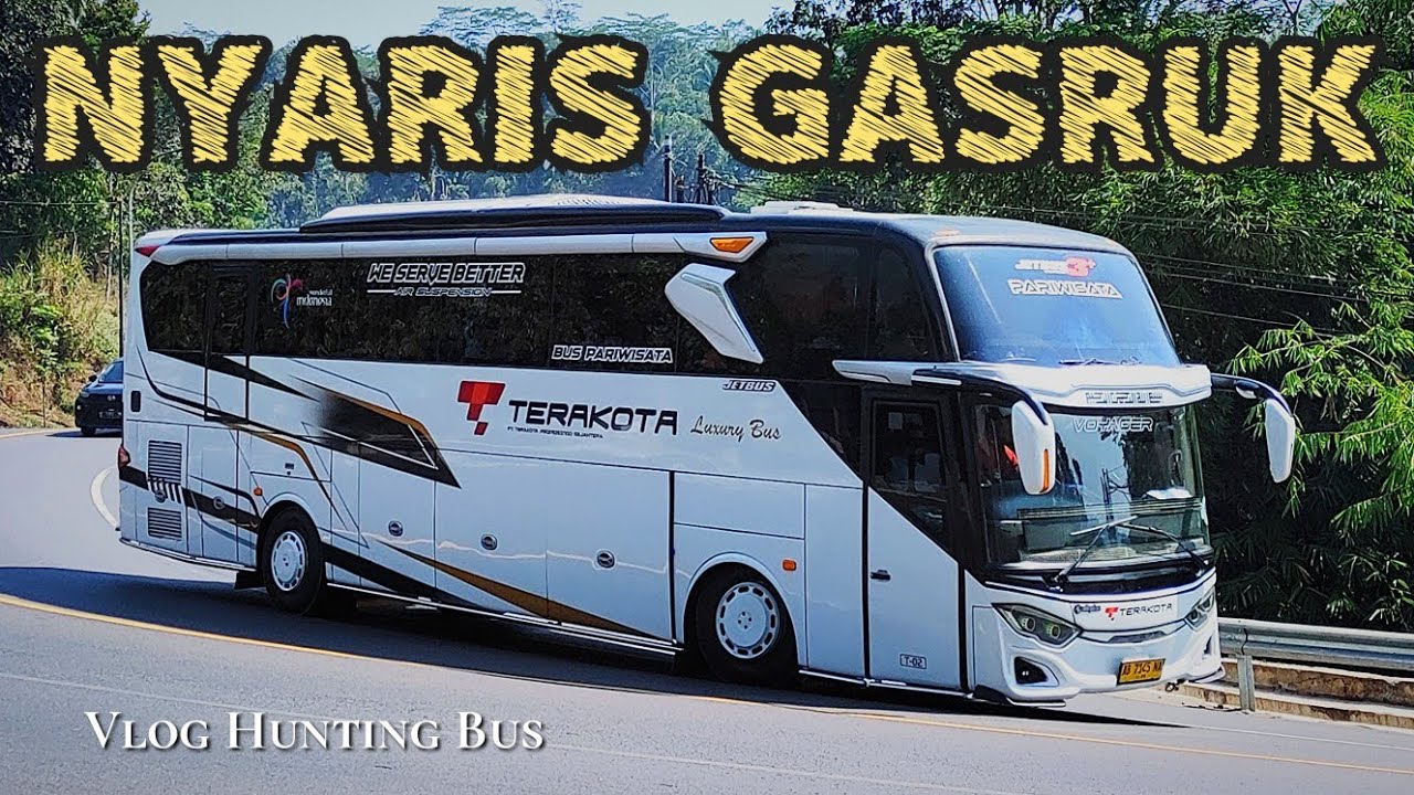 TIPISS BANGET‼️MANUVER BUS TERAKOTA JB3 HAMPIR GASRUK DI TIKUNGAN ...