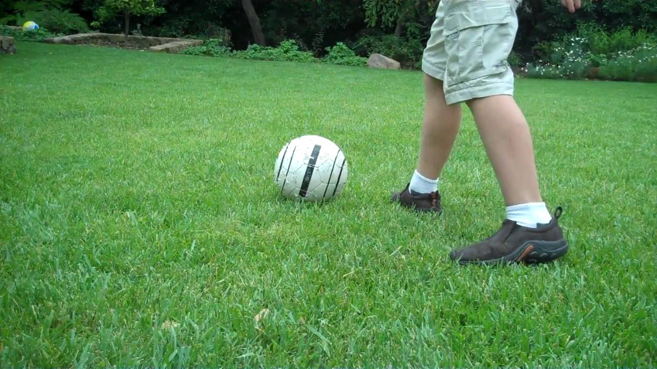how To Curve A Soccer Ball YouTube how-to-curve-a-soccer-ball-youtube