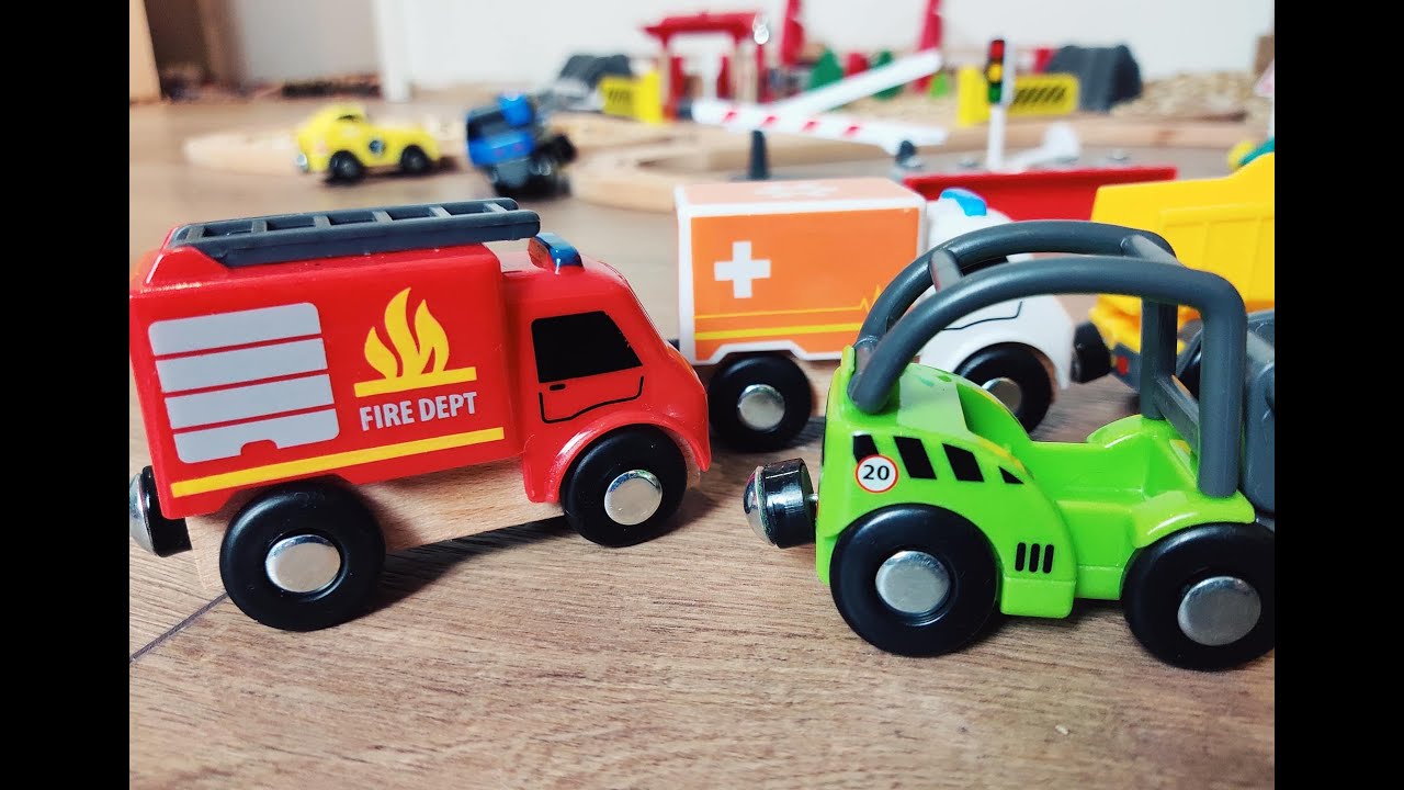 Brio wooden cars set. Play tive set: fire trucks, ambulance, police ...
