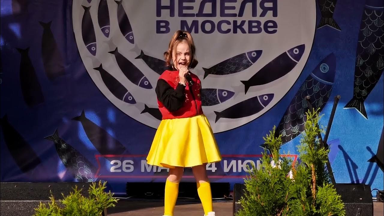 Лиза Глебова Артистка Выступление на Тверской площади Youtube