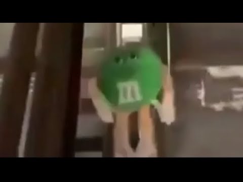 M&M verde cayendo meme - YouTube