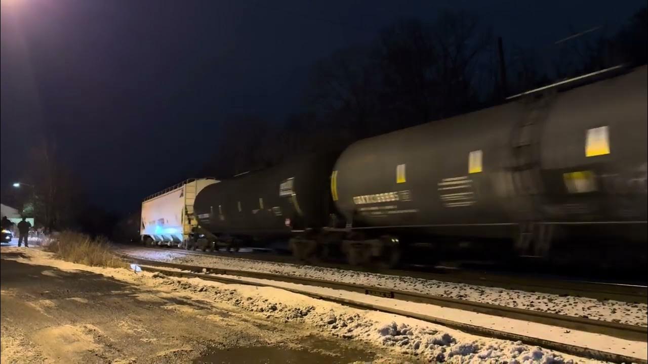 NS 4464 AC44C6M leads NS 10K through Piscataway - YouTube