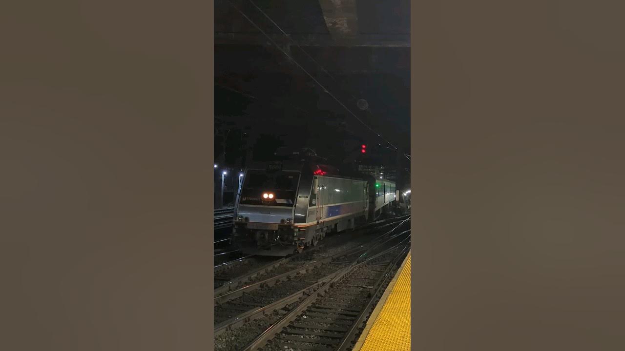 NJT ALP-46A #4664 Arrives At NY Penn Station With A Honk For Me #shorts (20 Seconds) - YouTube