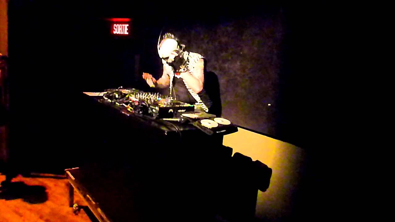 DJ Mighty Mike Saga @ Kinetik 5.0 - YouTube
