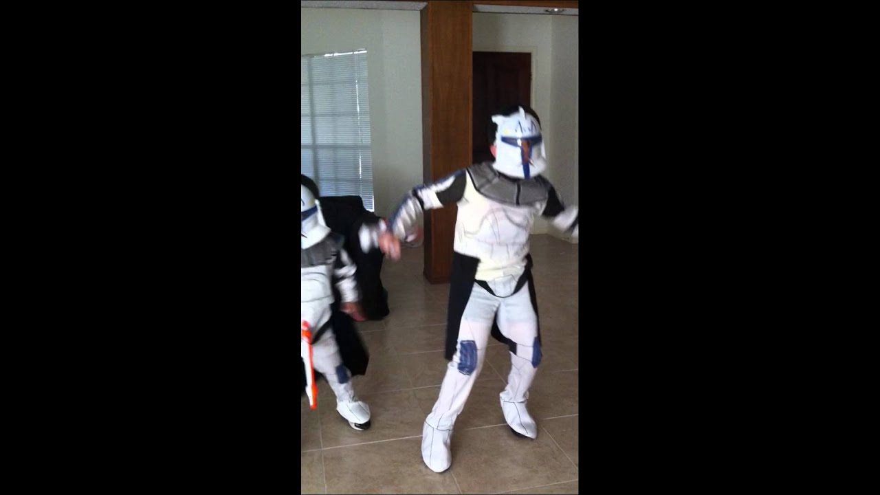 clones dancing - YouTube