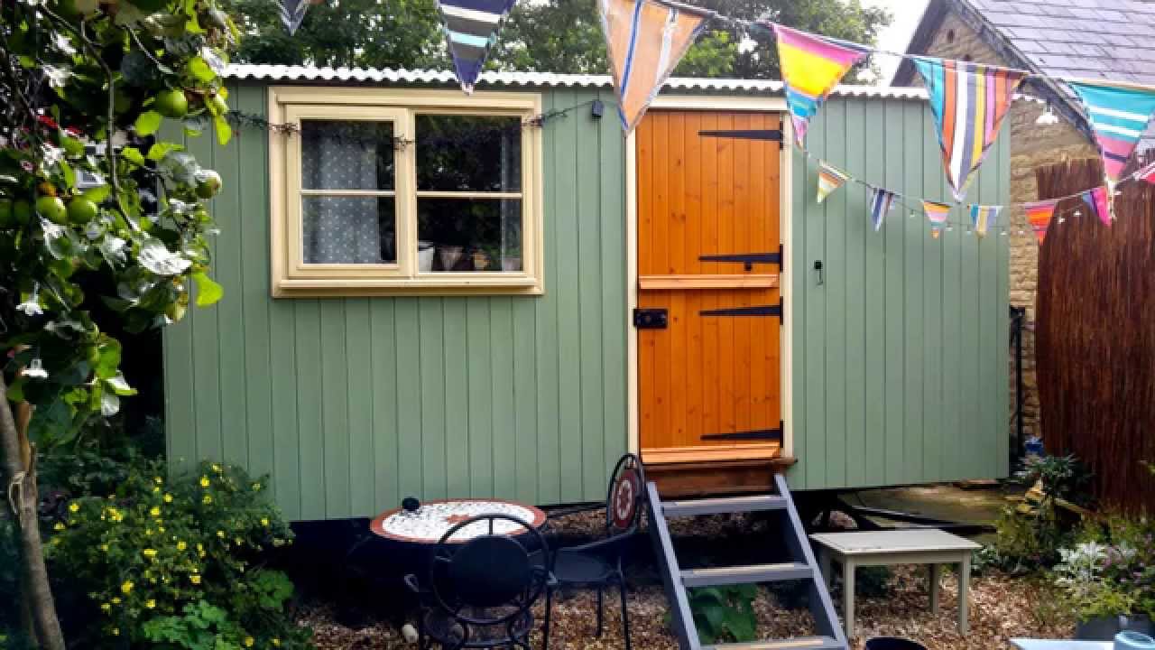 Moving a Shepherds Hut - YouTube