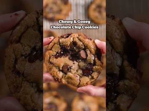 Chewy & Gooey Chocolate Chip Cookies 🍪