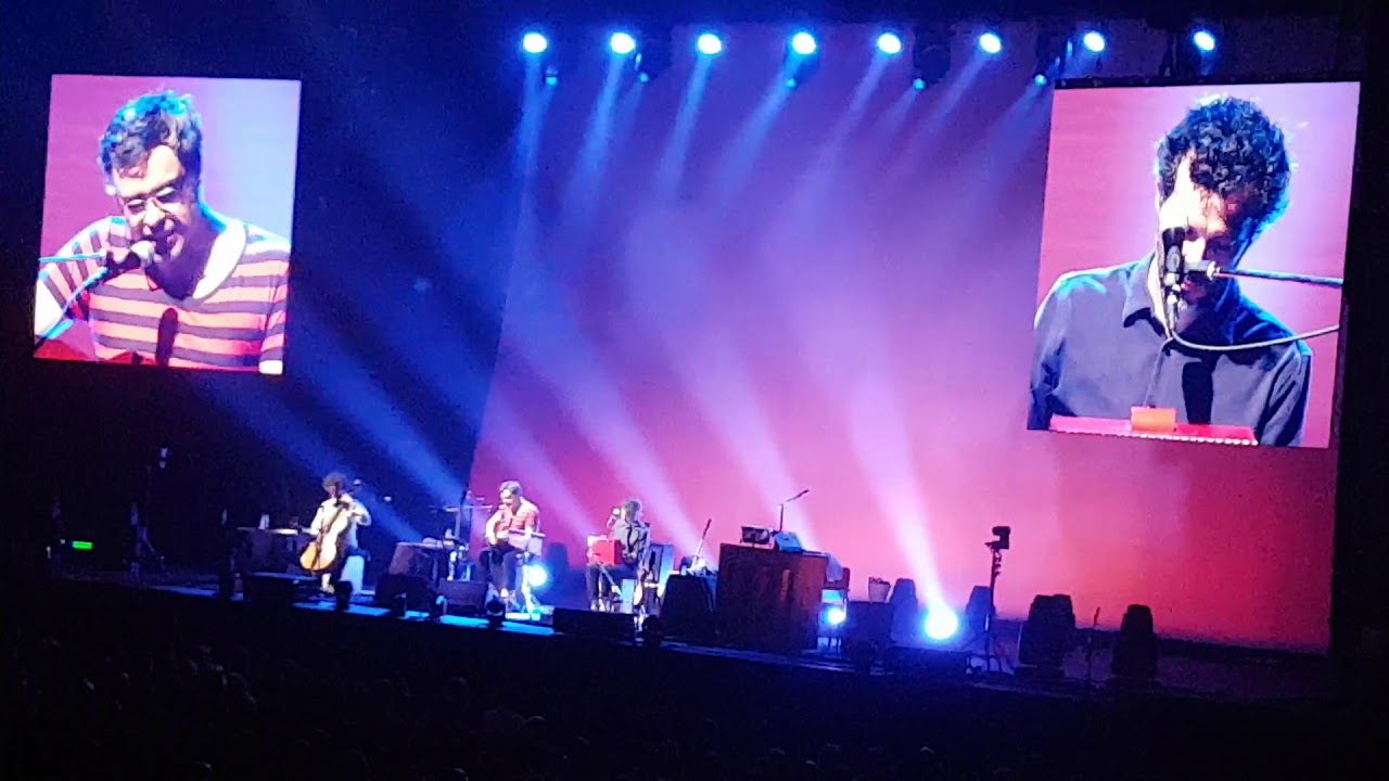 Flight of the Concords- Albi the racist Dragon. - YouTube