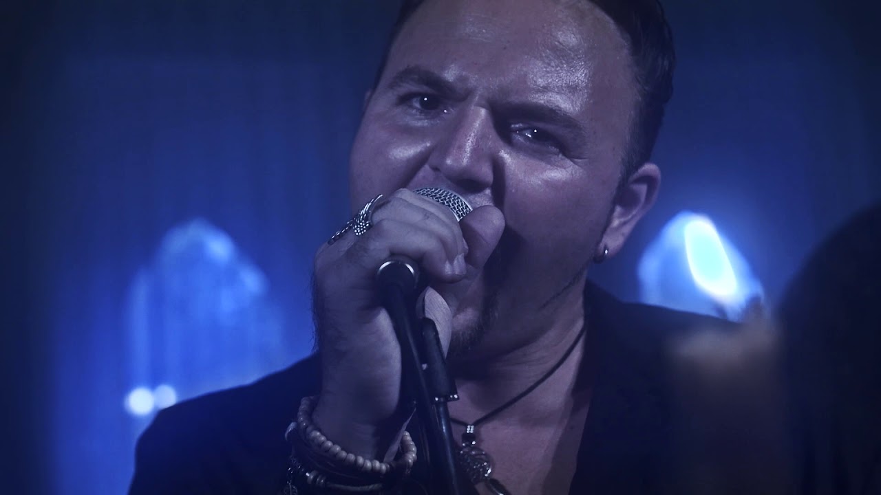 SISKA - Waiting Now (Official Video) - YouTube